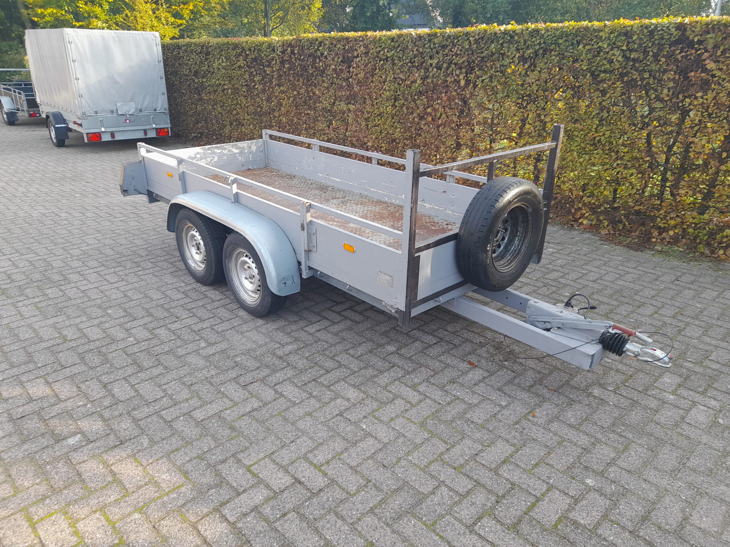 Aanhanger met stalen bodem 300x130 - TrailerOUTLET